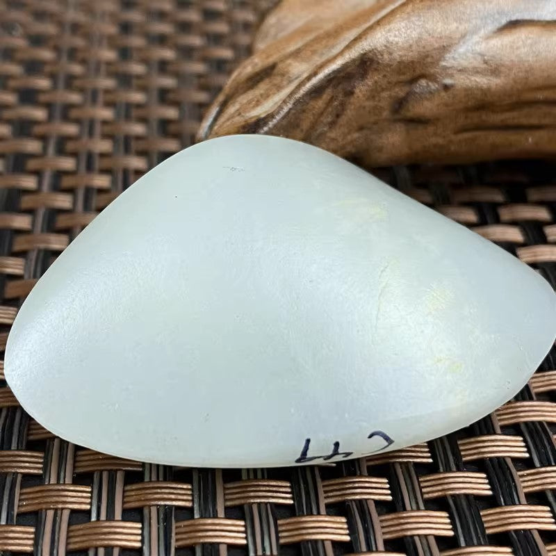 Natural Hetian Jade Rough Nephrite Raw (36g,4.7X3.0X1.7cm) – Jade Nature